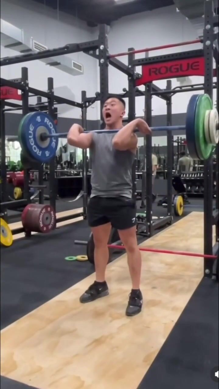 Weightlifter Becomes A Cripple After The Weight Snaps His Back