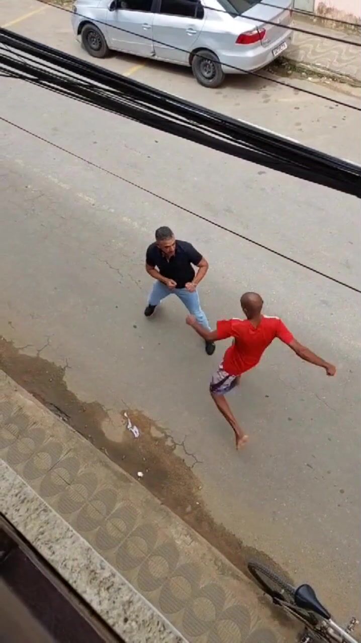 Never Try And Tie Your Shoe Laces In A Fight