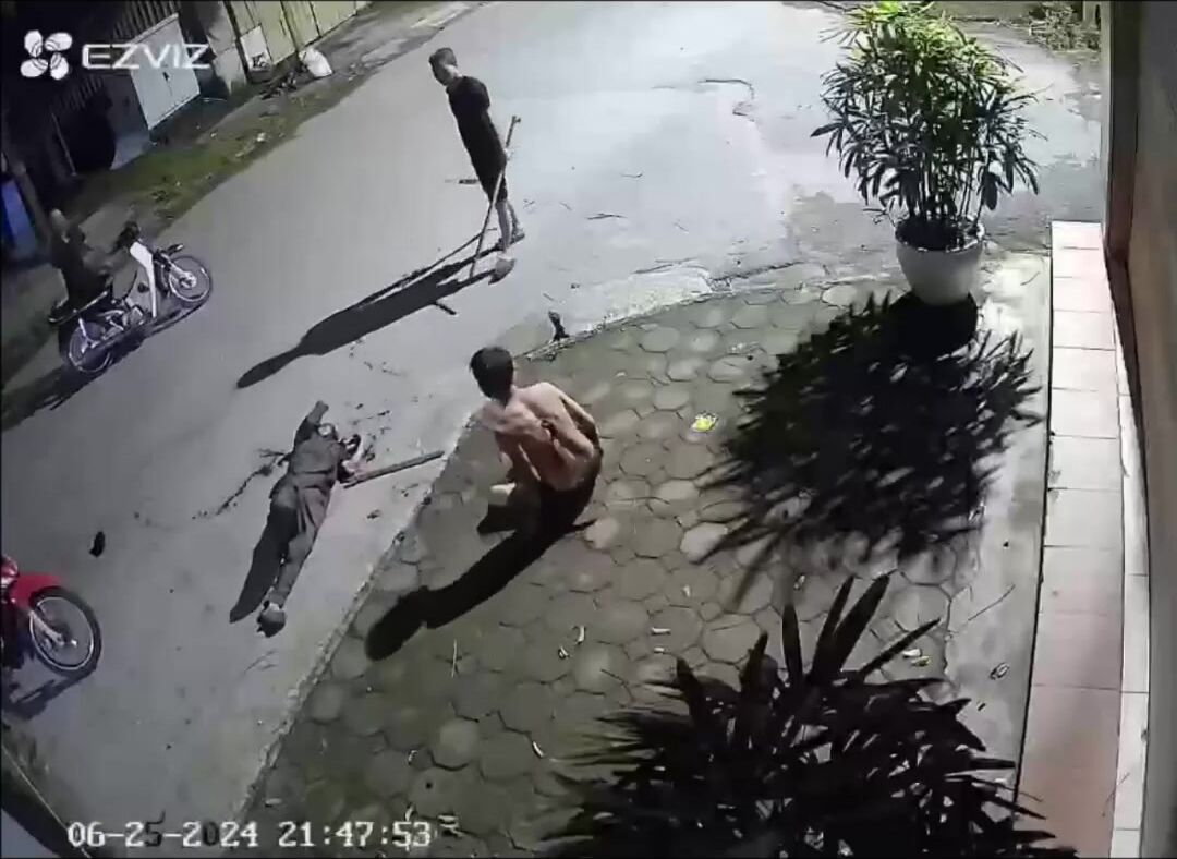Son Hacks Father To Death And Maims His Brother In Brutal Machete Attack Son Hacks Father To Death And Maims His Brother In Brutal Machete Attack