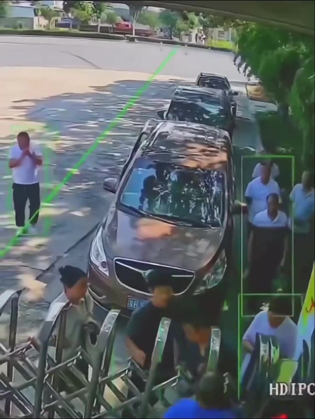 Workers Force Entry For Wages Security Guards Neck Crushed Trying To ...