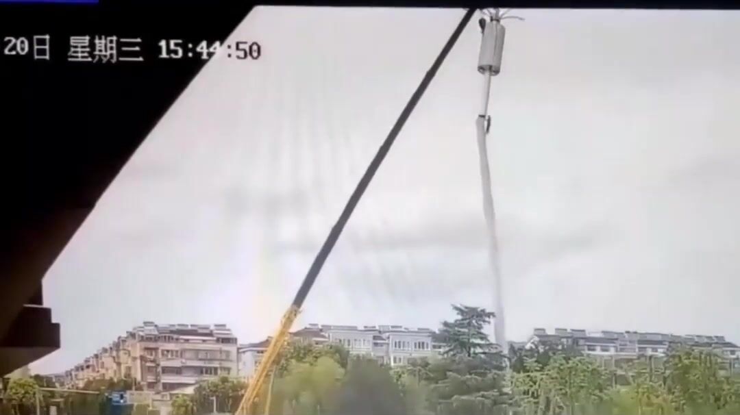 Construction Worker On A Cell Tower Killed When It Splits And Crashes ...