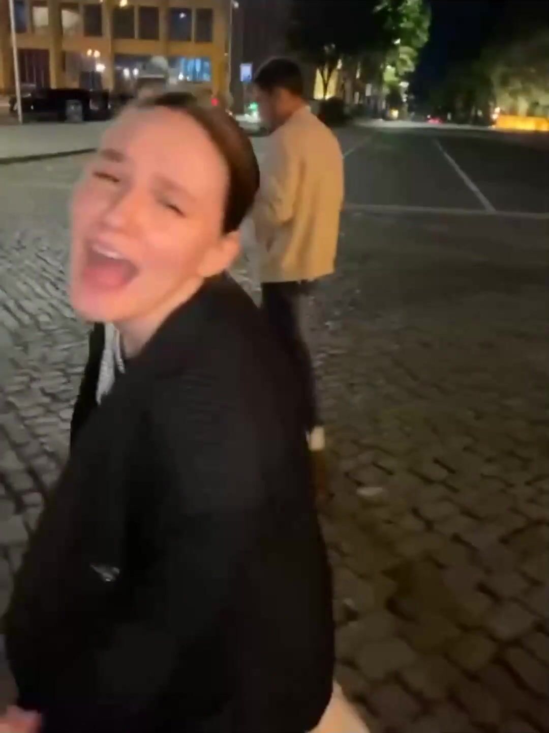Girl Making Tik Tok Falls And Dies Down Subway Walking Backwards