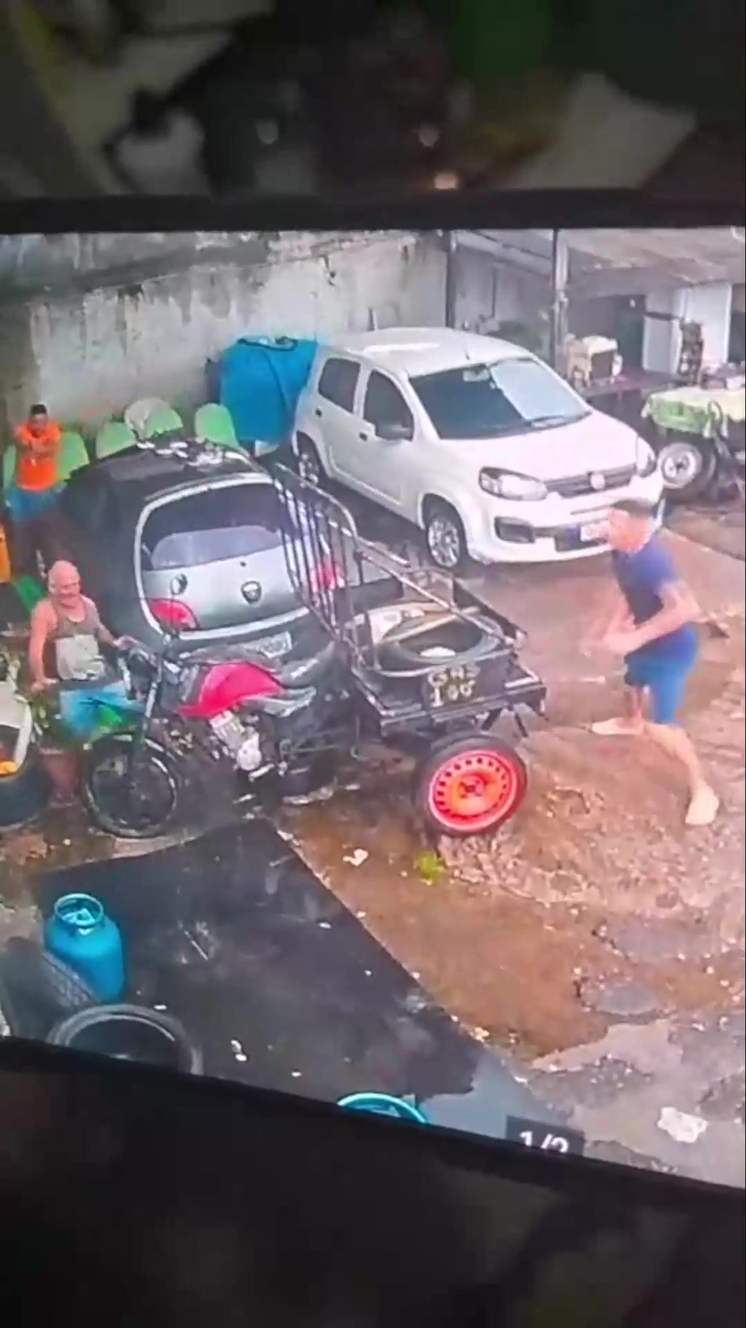 Old Man Executed Point Blank By Two Men At The Car Wash In Icoaraci