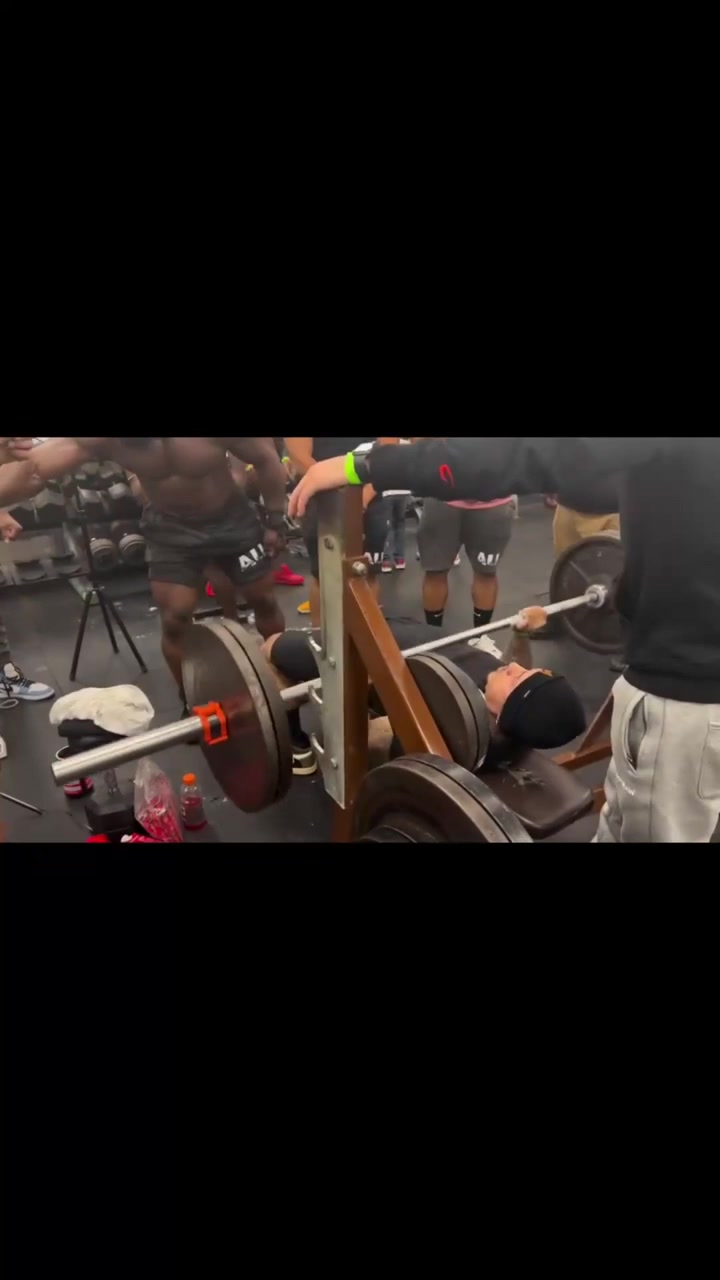 Bench Pressing With Your Neck