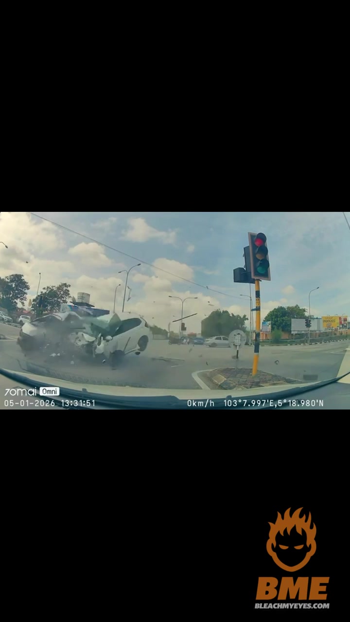 Can Runs A Red Light Killing Unlucky Car Driver And Themselves